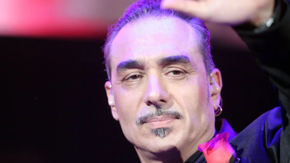 Νότης Σφακιανάκης: Ρημάζει το σπίτι του στην Κω - Αποκλειστικές ...