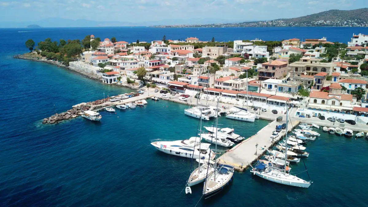 Αίγινα: Το ιδανικό νησί για τις πρώτες αποδράσεις του καλοκαιριού ...