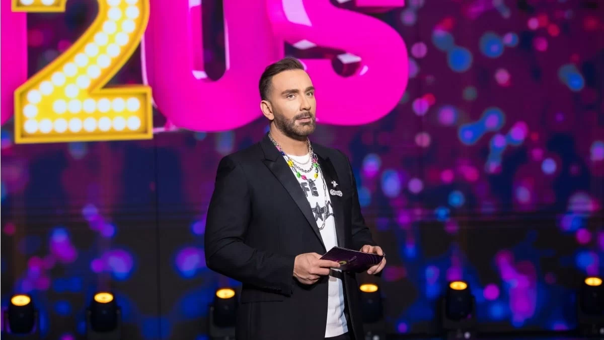 Πανζουρλισμός στον ALPHA με τον Νίκο Κοκλώνη και το J2US - ΤΗΛΕΘΕΑΣΗ ...