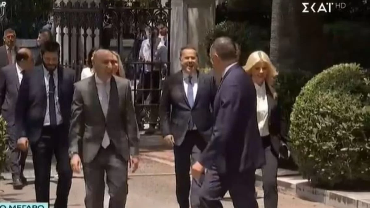 Έλενα Ράπτη: Με μαύρο κοστούμι στην ορκωμοσία της Κυβέρνησης - Έφτασε ...