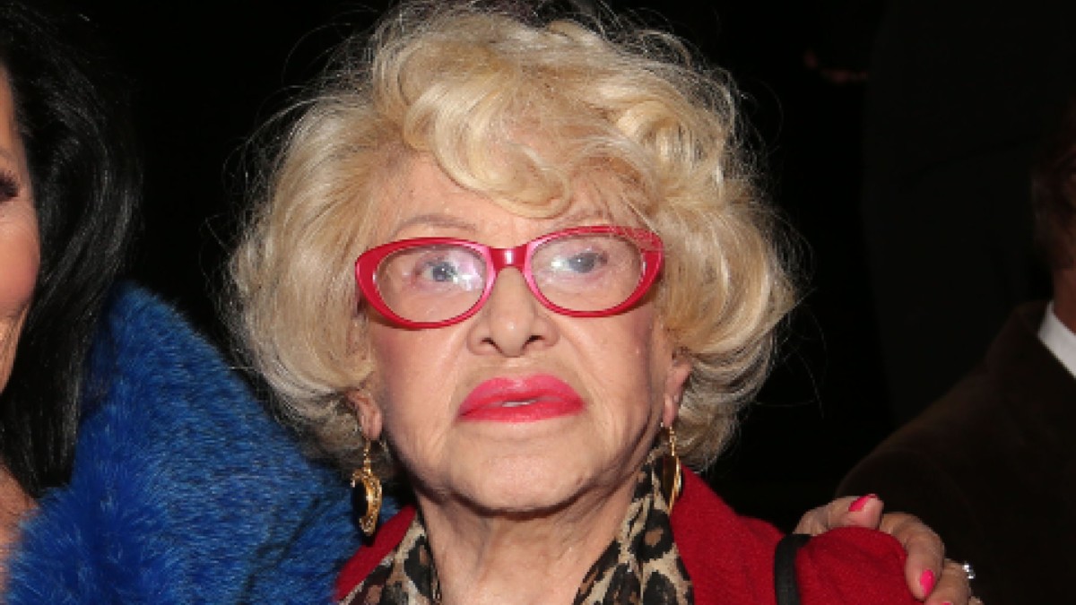 Καίτη Γκρέυ – Ο λόγος που η οικογένειά της έστειλε εξώδικο στην ...