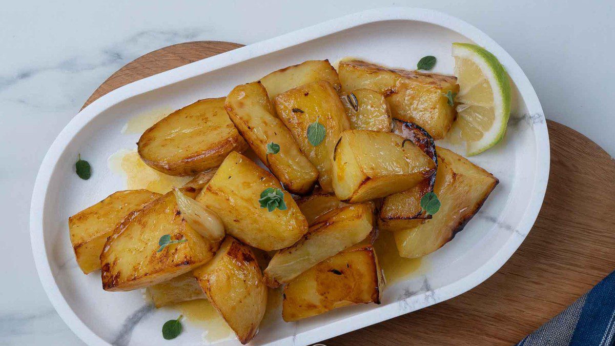 Πώς να φτιάξεις τις πιο μελωμένες πατάτες φούρνου σαν της Αργυρώς ...