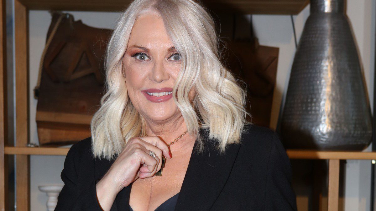 Ρούλα Κορομηλά - Αυτή είναι η αστυνομικός αδερφή της που γιορτάζει σήμερα (21/5) - NEWS ...