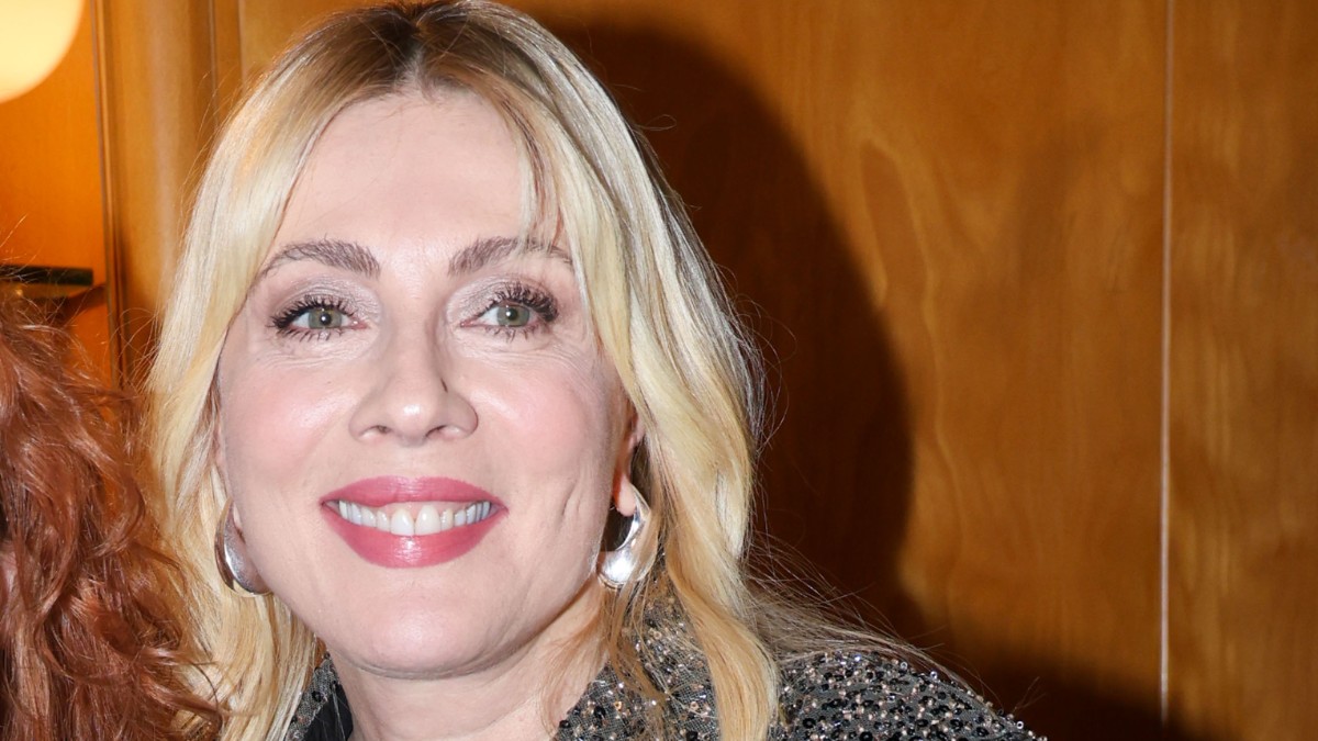 Καρύδη: Χαμογελαστή στην κάμερα - Η πρώτη δημόσια εμφάνιση μετά το ...